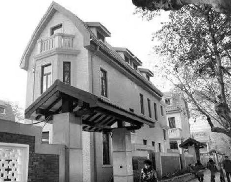 In 1985, Sun Suiying wanted to visit Xu Shiyou's house, and the guards ...