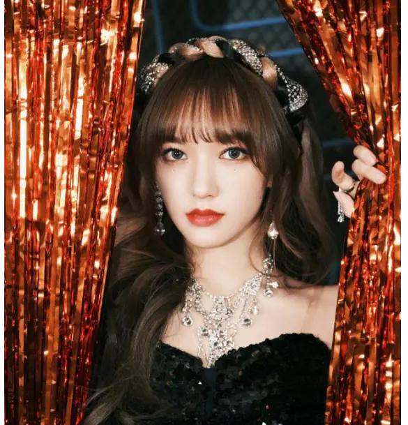 The difference can be seen only after comparison. Yang Zi, Cheng Xiao ...