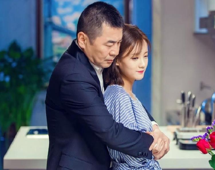 The director loves "old and young love"?After Chen Jianbin and Li ...