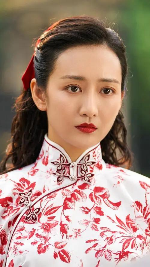The best-looking female celebrities in cheongsam, who do you think is ...