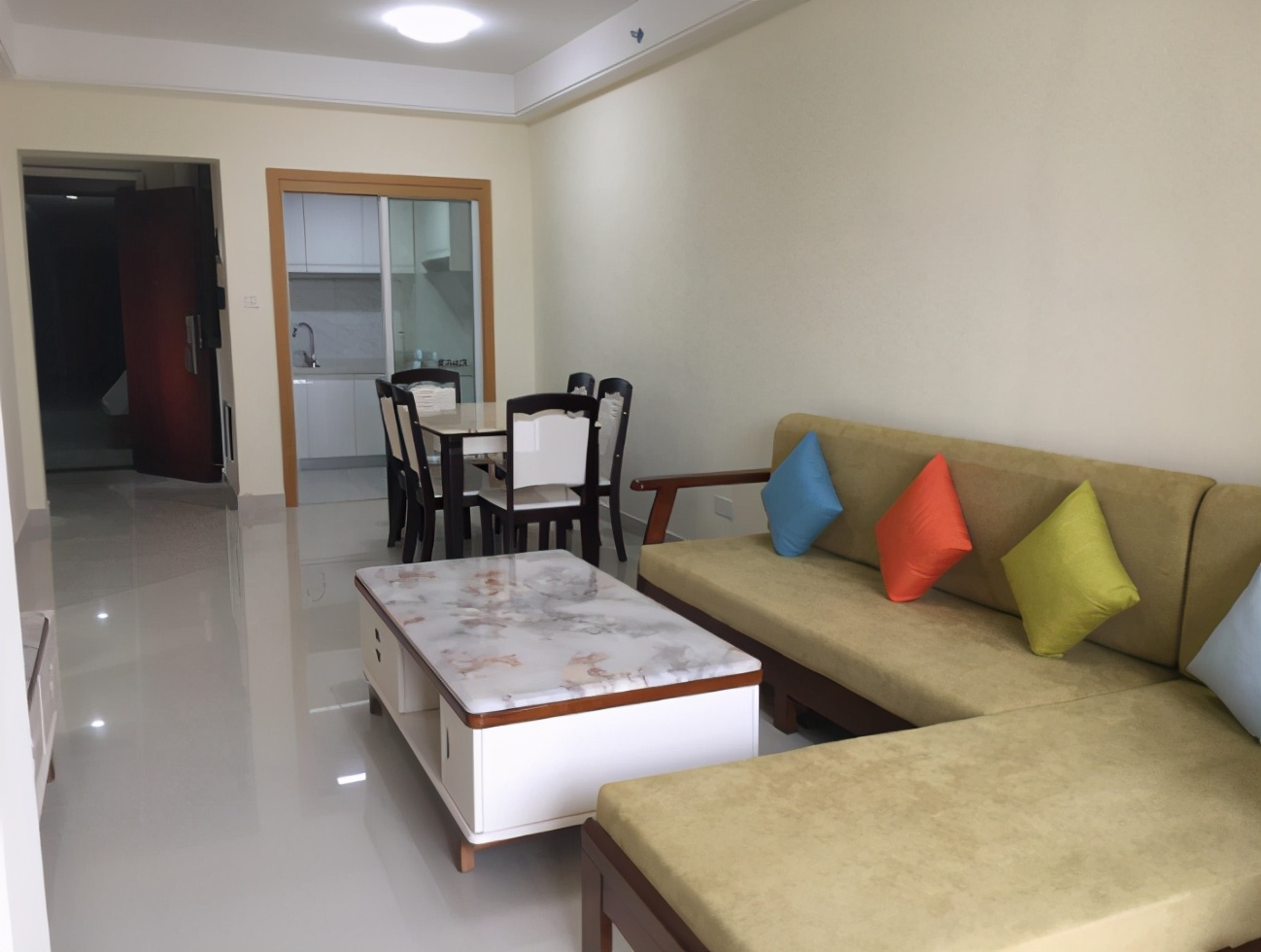 73 square meters small two-bedroom, simple, I believe it would be nice ...