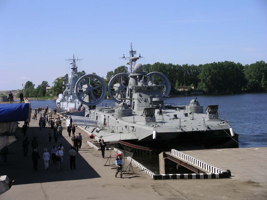 Picture of the European Bison 100, the air cushion landing ship that ...