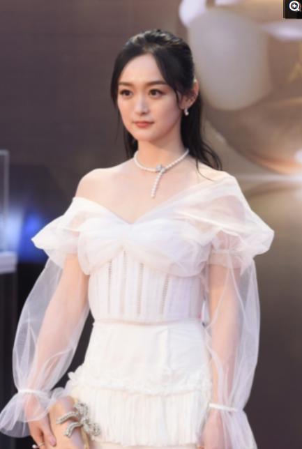 He Hongshan: looks very similar to actor Zhou Xun, pure and pleasant ...