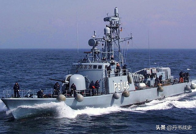 The "Tiger" type at sea, the 148-class "Tiger" guided missile speedboat ...