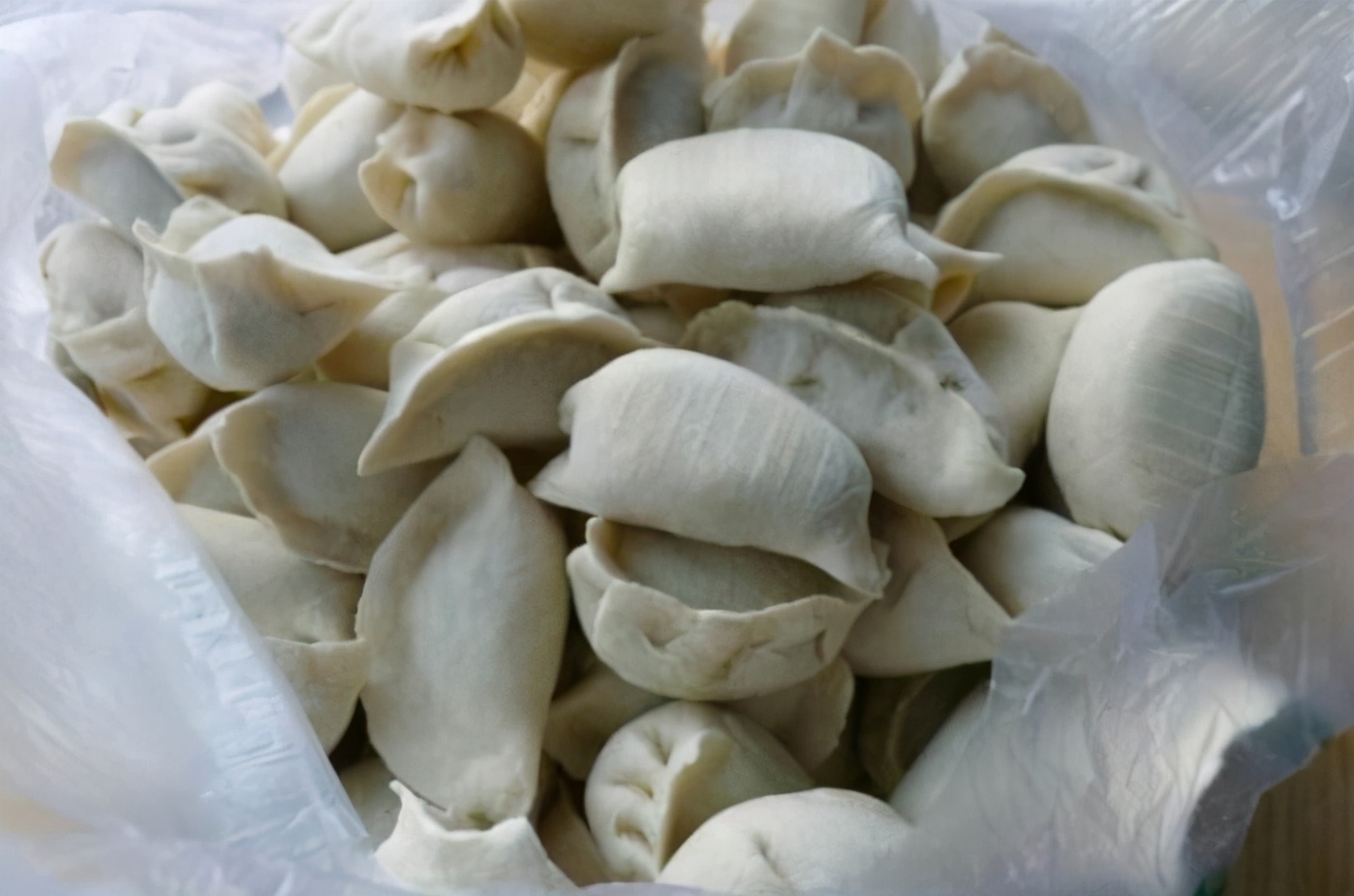 How to cook frozen dumplings without breaking the skin?Don't boil the ...