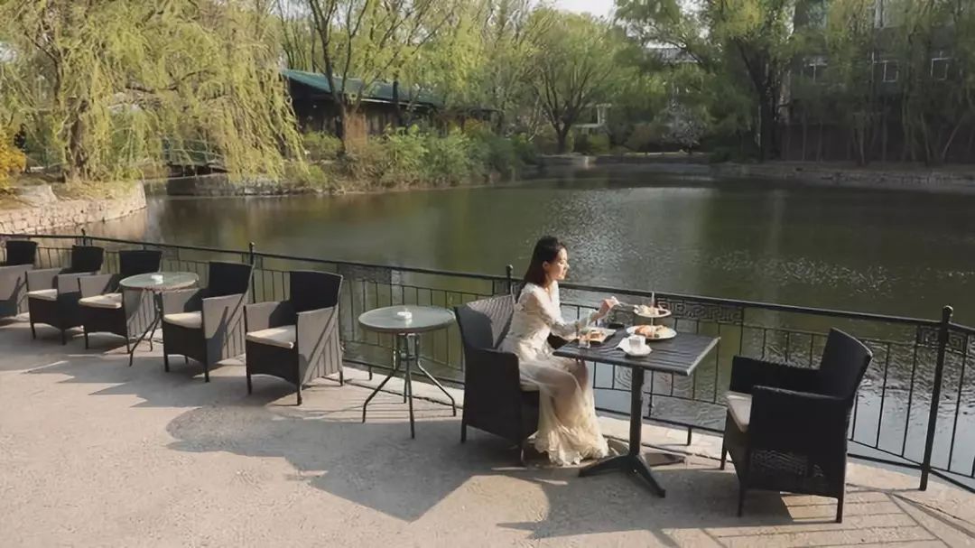 This restaurant opened in the orchard allows you to enjoy exquisite ...