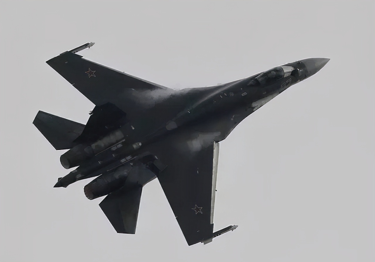 Relying on the excellent performance of the engine, the Su-35 fighter ...