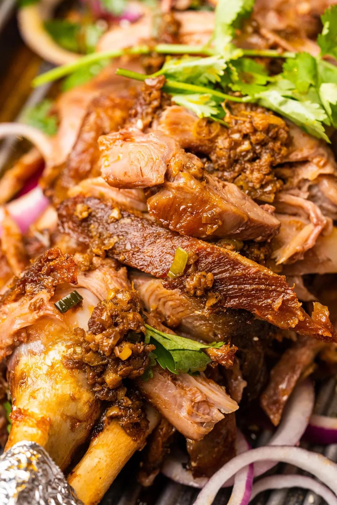 The "Giant Roasted Beef Leg", which sells for 10w a year, was finally ...