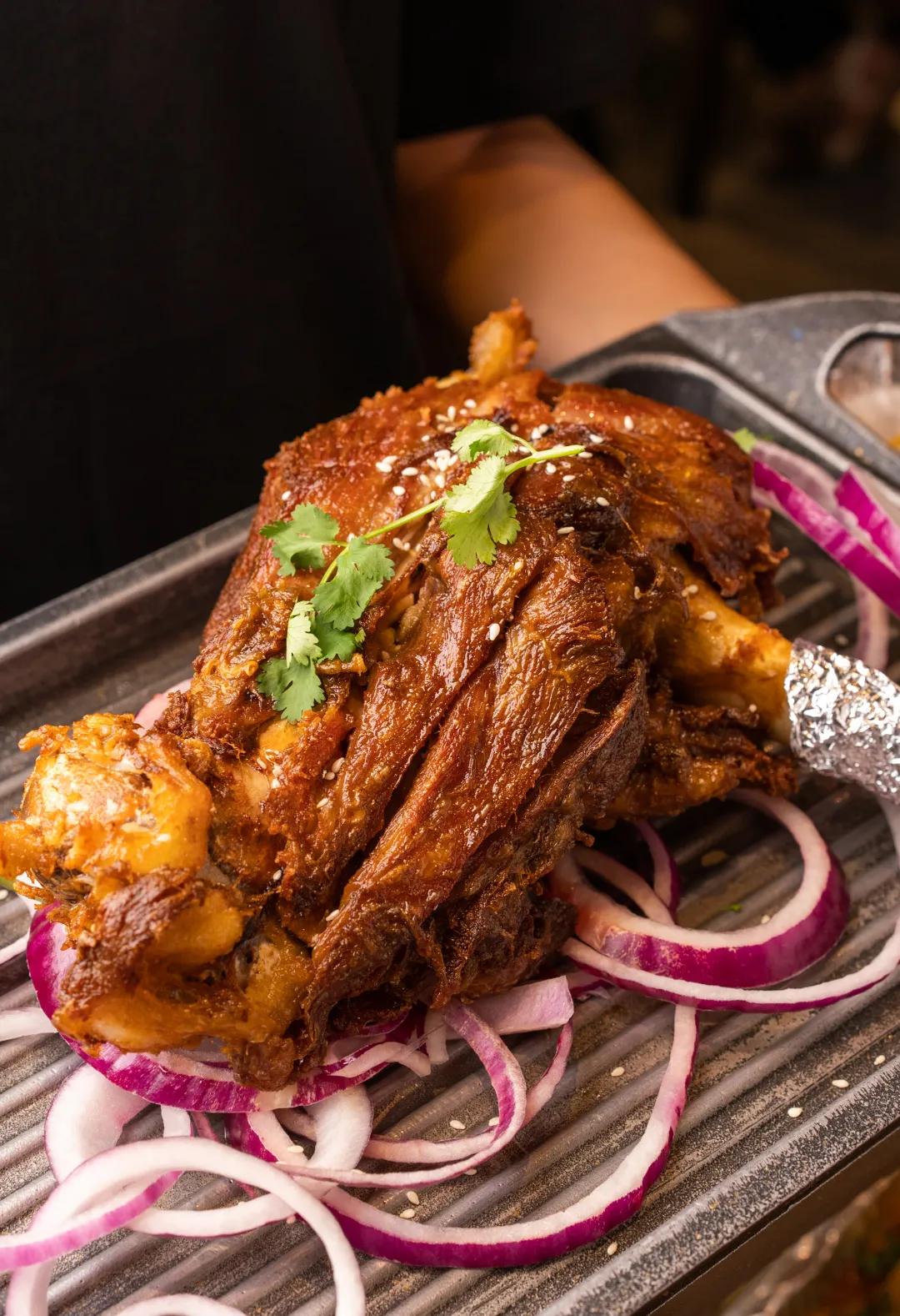 The "Giant Roasted Beef Leg", which sells for 10w a year, was finally ...