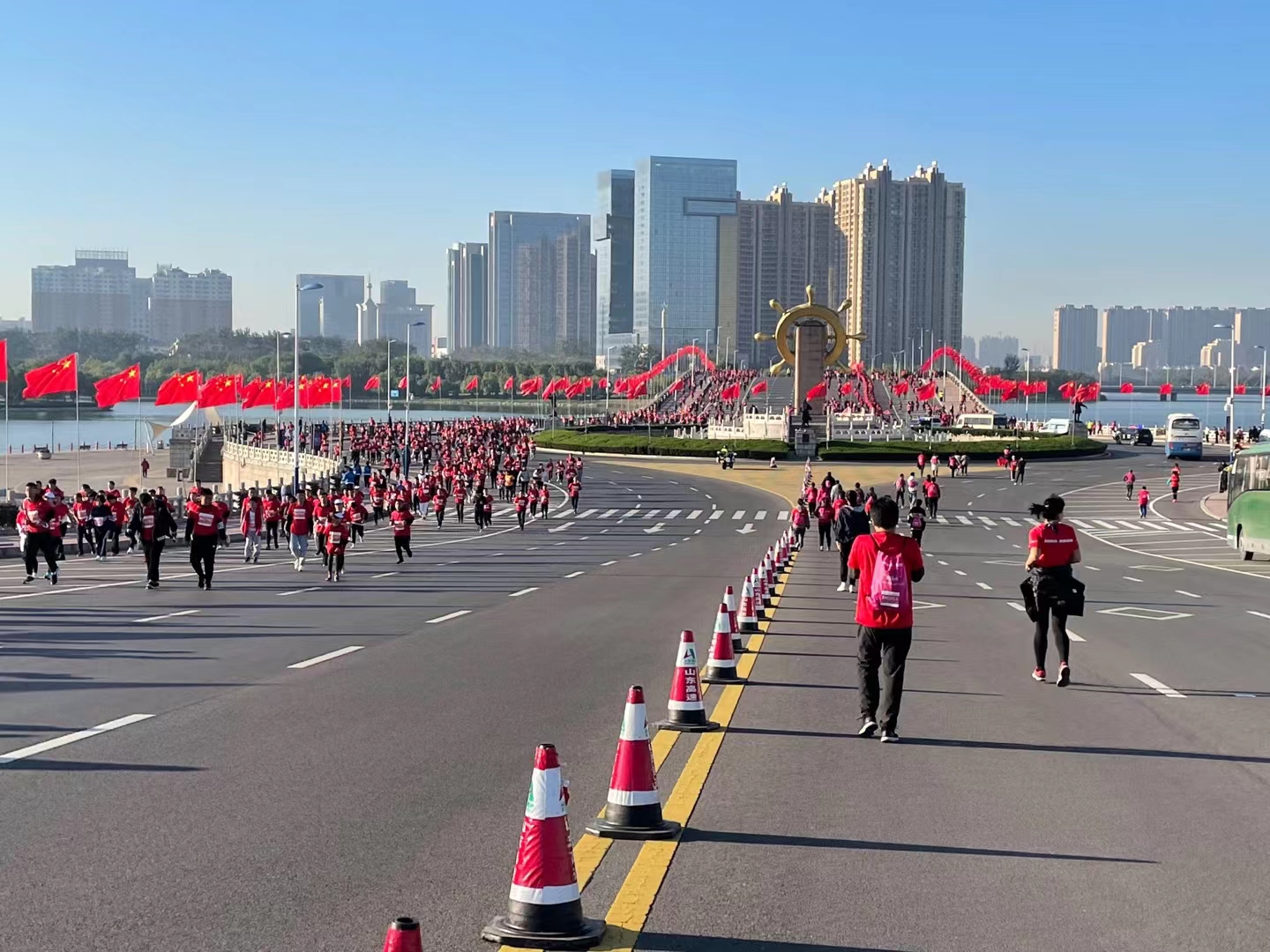 2021 Binzhou Yellow River Customs Marathon starts smoothly - iNEWS