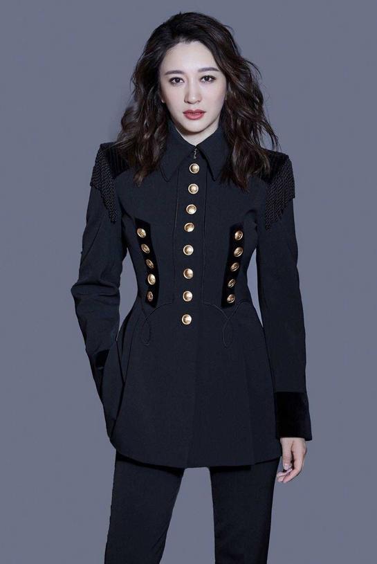 Li Xiaoran's temperament is too outstanding! Wearing military uniforms ...