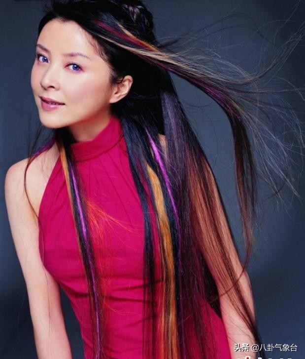 Face-bumping dancer Zhou Jie cut off her long hair for love on the ...