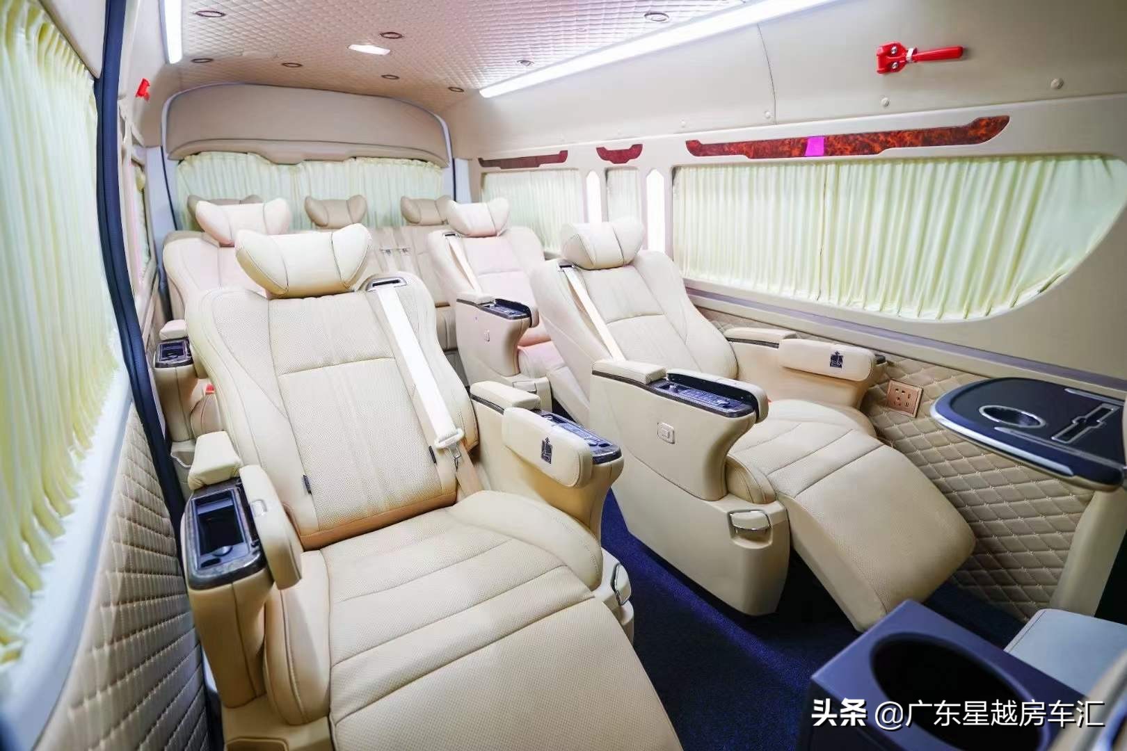 The 5.9-meter domineering body, 9-seat blue brand, imported Toyota ...