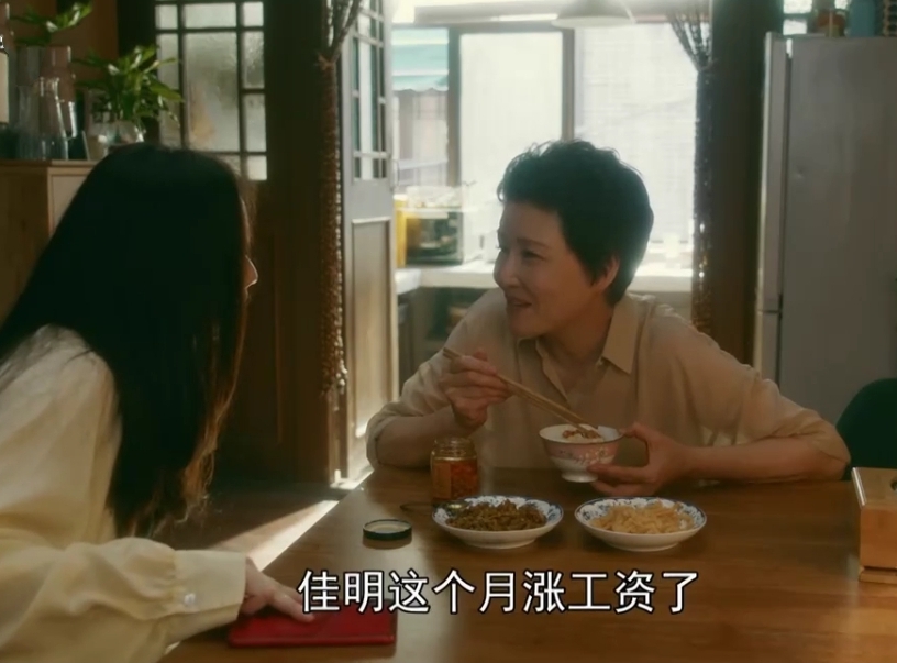 Jiang Nansun and Zhu Suosuo in Yishu's works, tell a woman how to swim in the sea of love - iNEWS