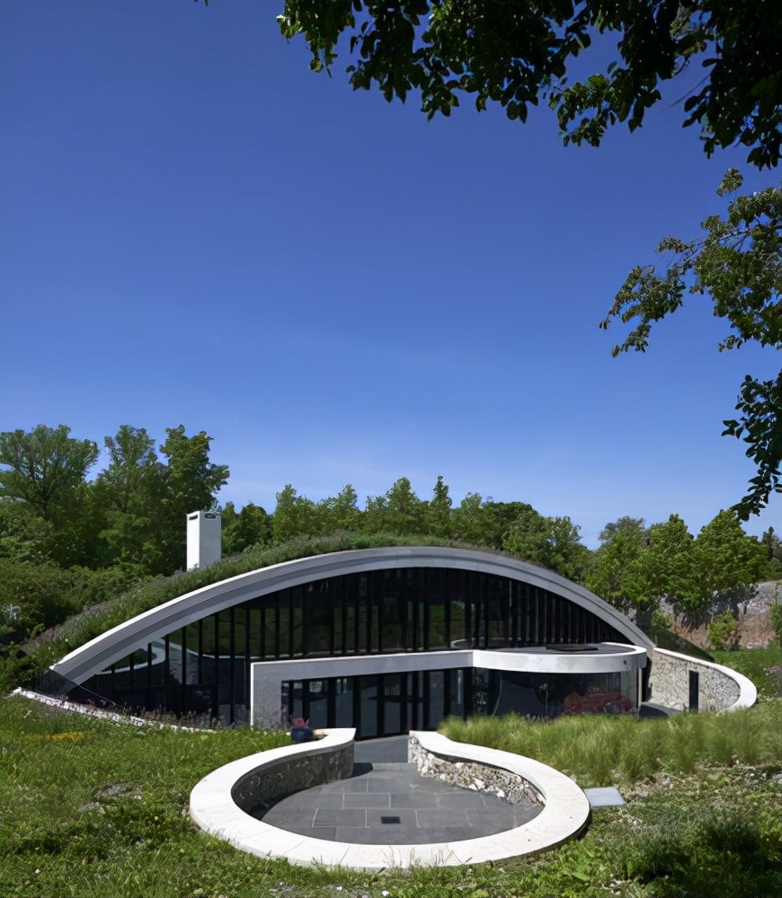 Mansion under the hill - iNEWS