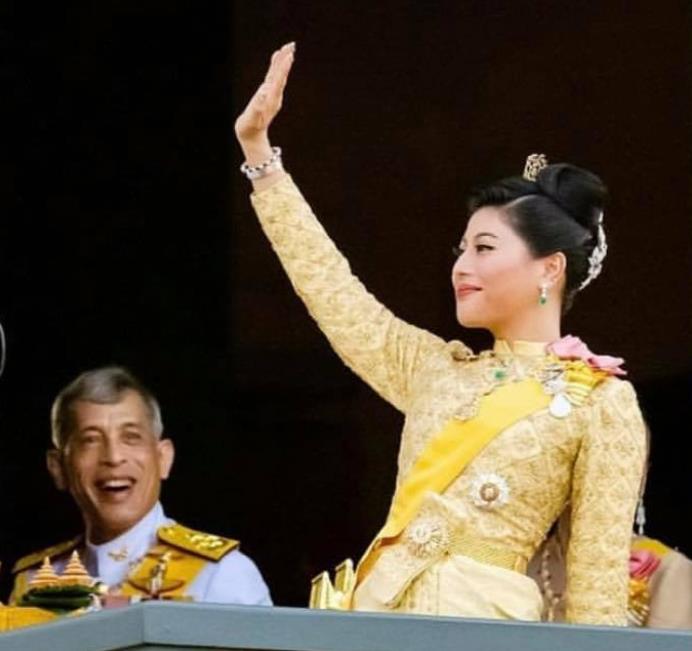 The Thai princess is blessed, because she looks like the Thai king to ...