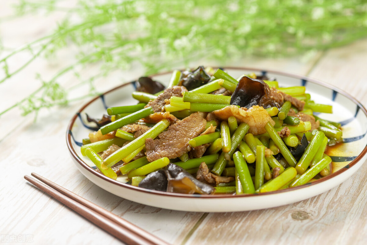 How to make stir-fried pork with garlic moss to make it delicious?Stir ...