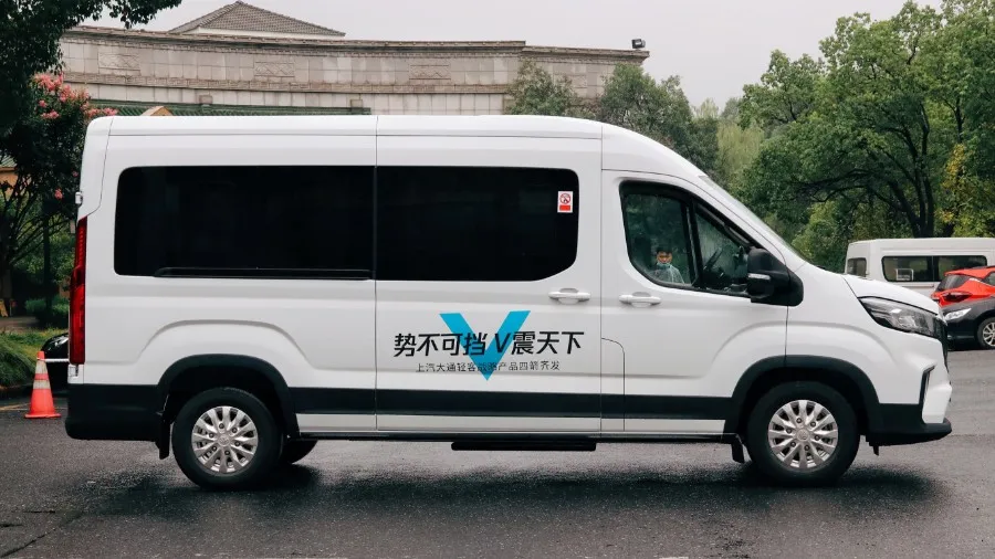 Test drive SAIC MAXUS EV90: The space is so big that there are no ...
