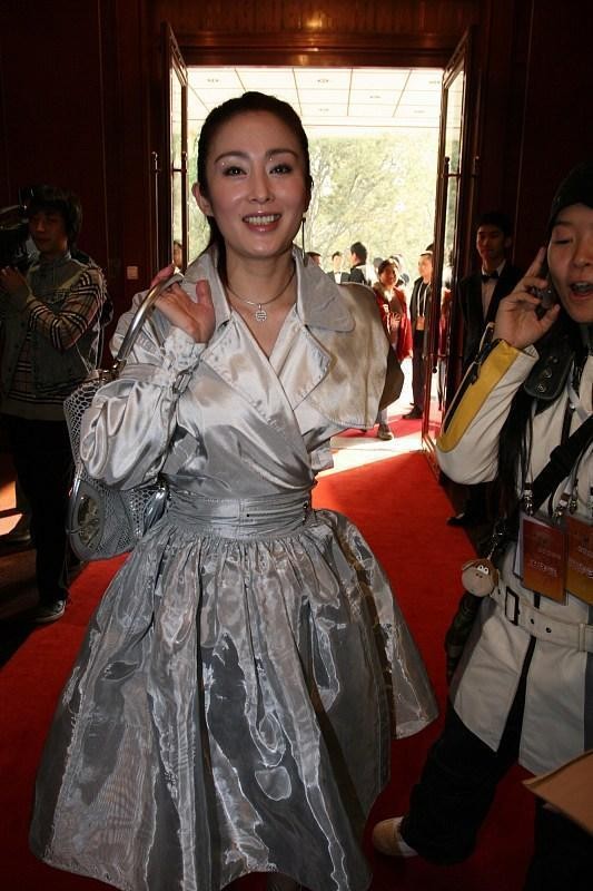 Zhang Min's long hair style is also difficult to conceal his "heroic ...