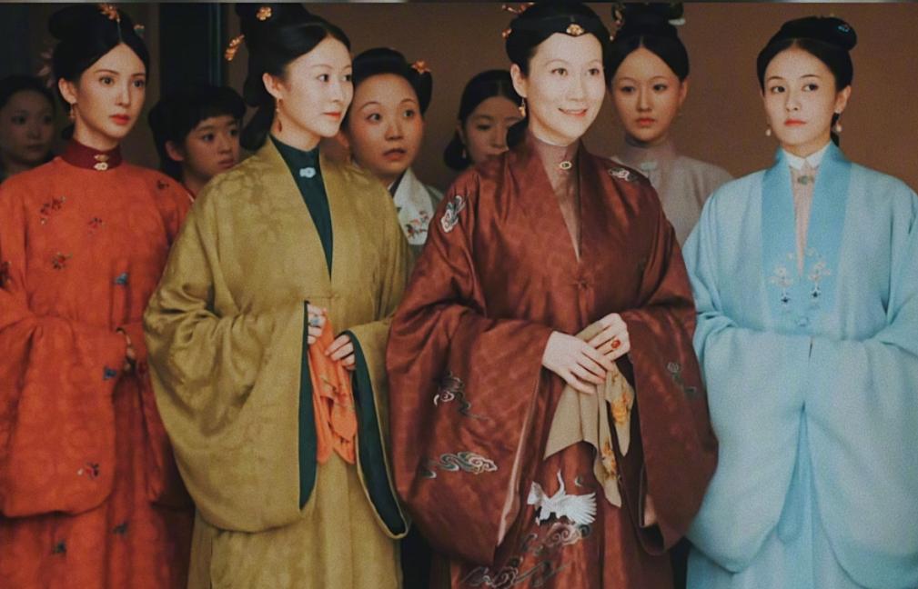 Chasing "Yu Lou Chun" at Yang Rong, but was amazed by the "Queen" who ...