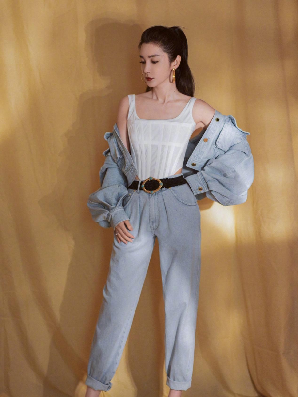 Li Bingbing, who is back to single, takes a selfie. At 48, he is in ...