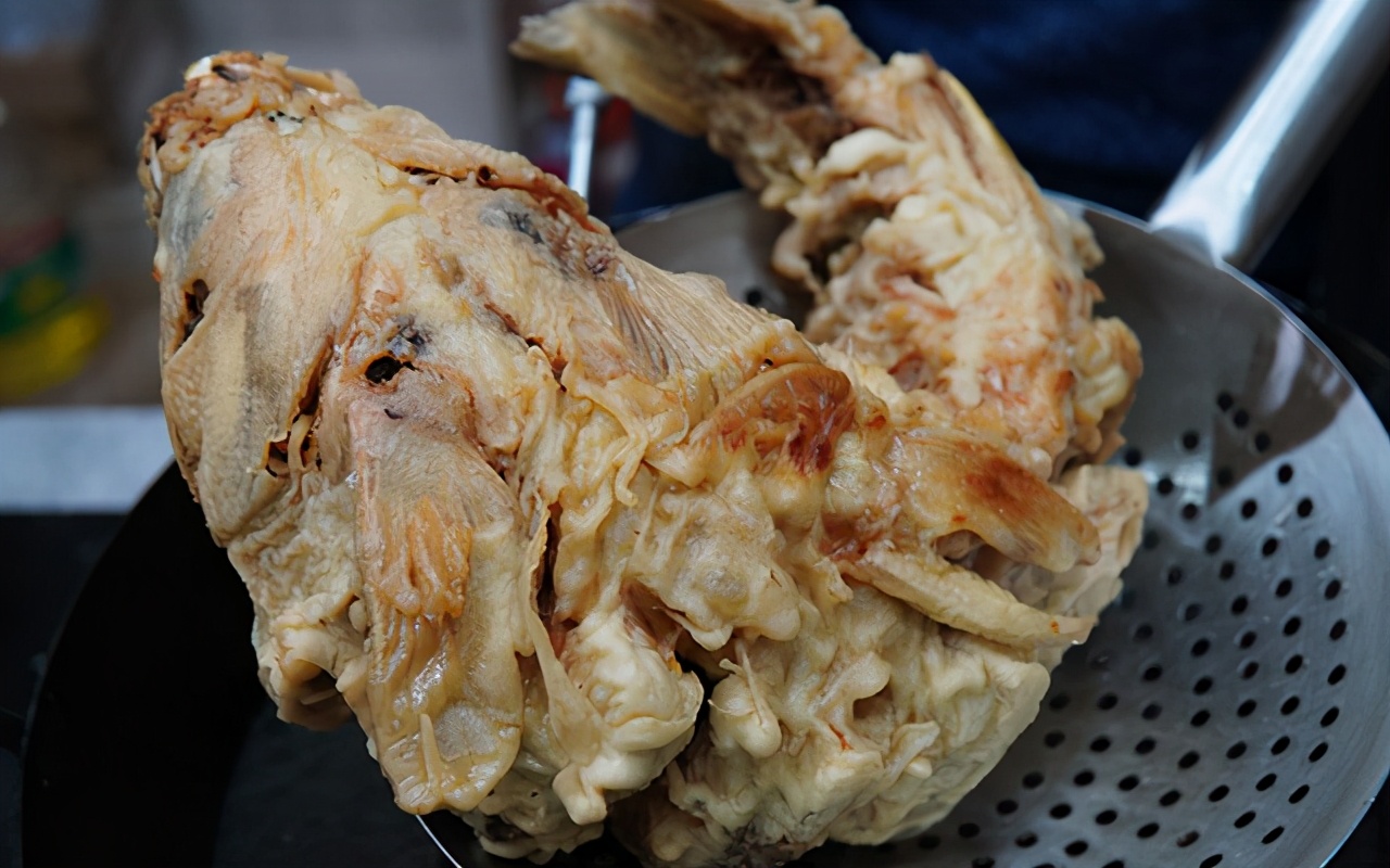 The chef explains in detail the "sweet and sour carp", so you can learn ...