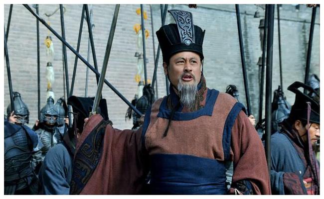 What contribution did Xun Yu, Cao Cao's chief adviser, do for him?What is the final outcome? - iNEWS