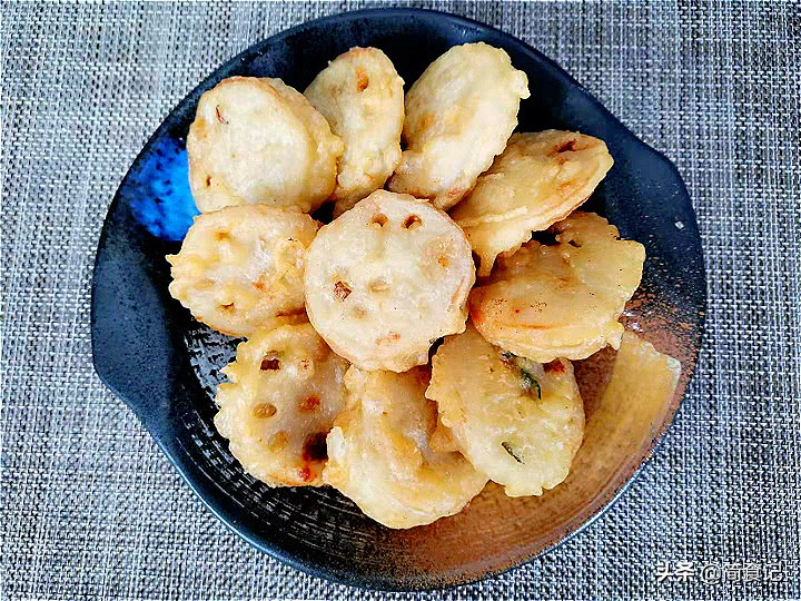 When frying lotus root, do you add starch or flour? Teach you the ...