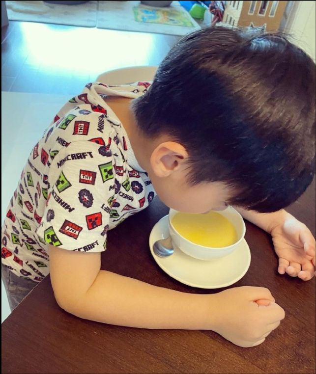 Chen Ruoyi talks about the twins' daily life at home, eating desserts ...