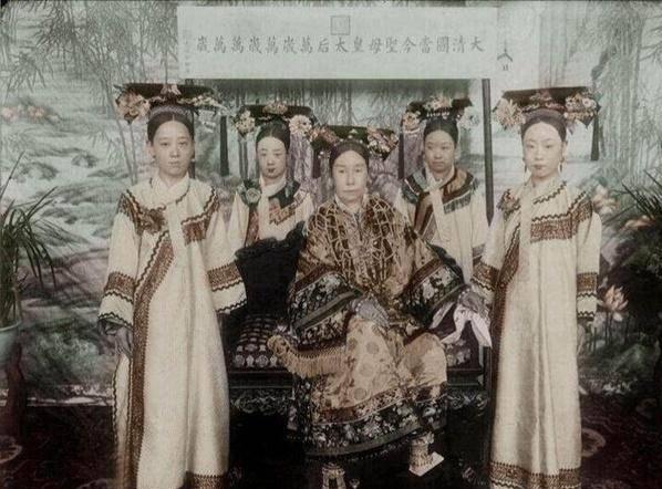 Cixi's "real photos" have been collected by the American Museum, and ...