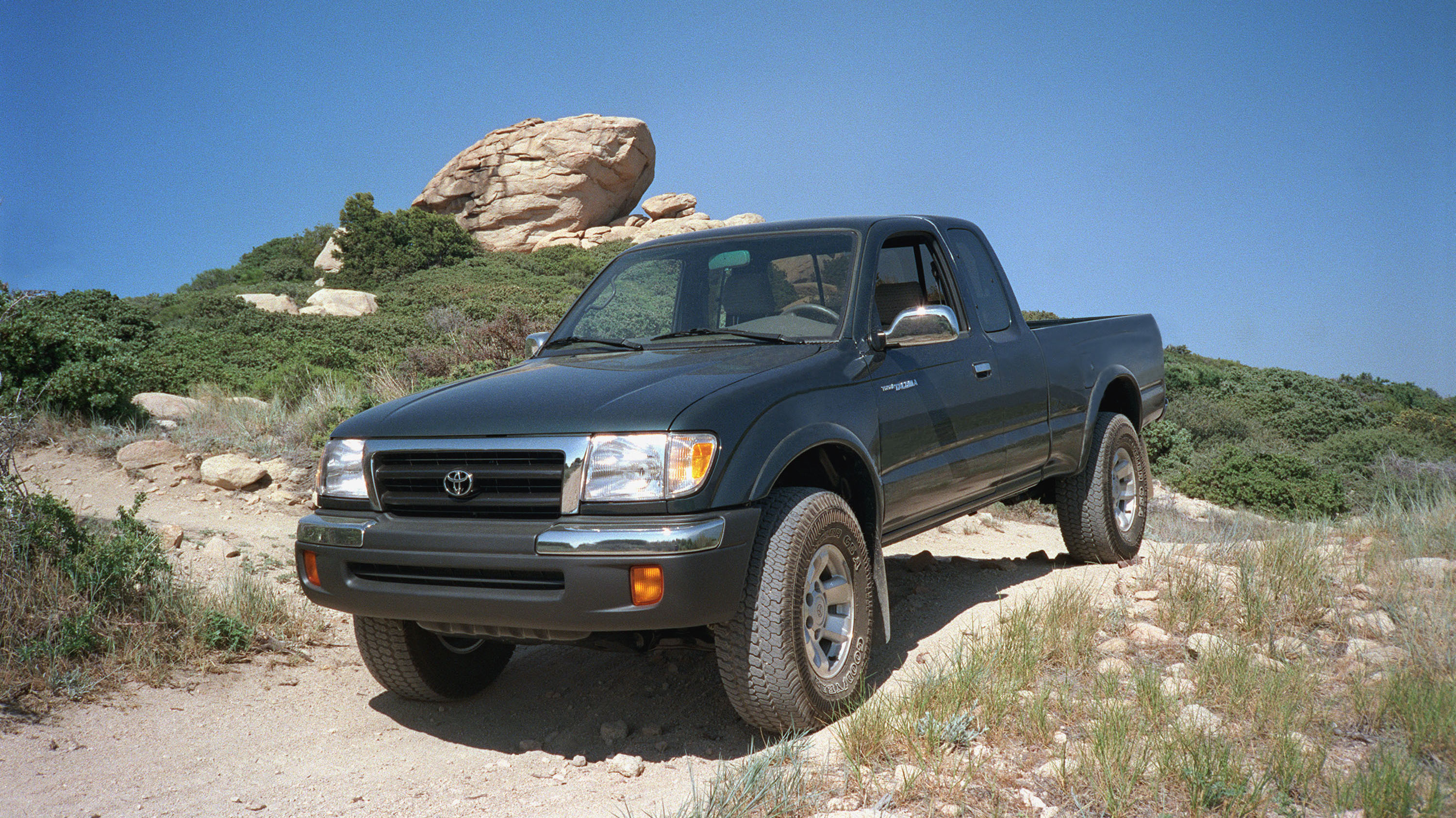 Hellcat V8 is installed in Prius!The 11 craziest engine transplants - iNEWS