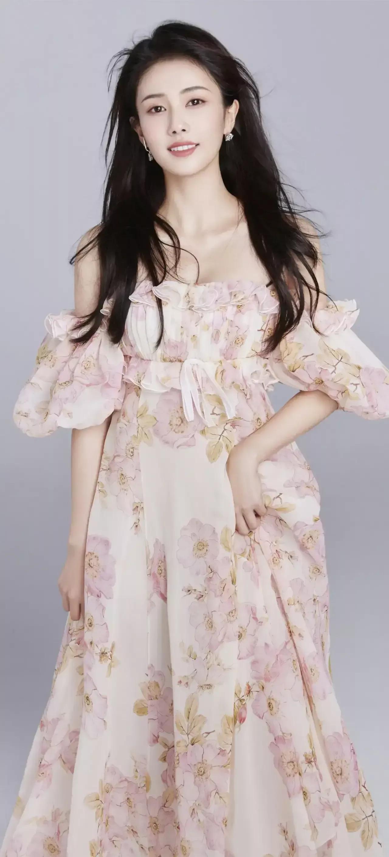 Competing among 50 beauties, Ying Bao is still the most beautiful - iNEWS