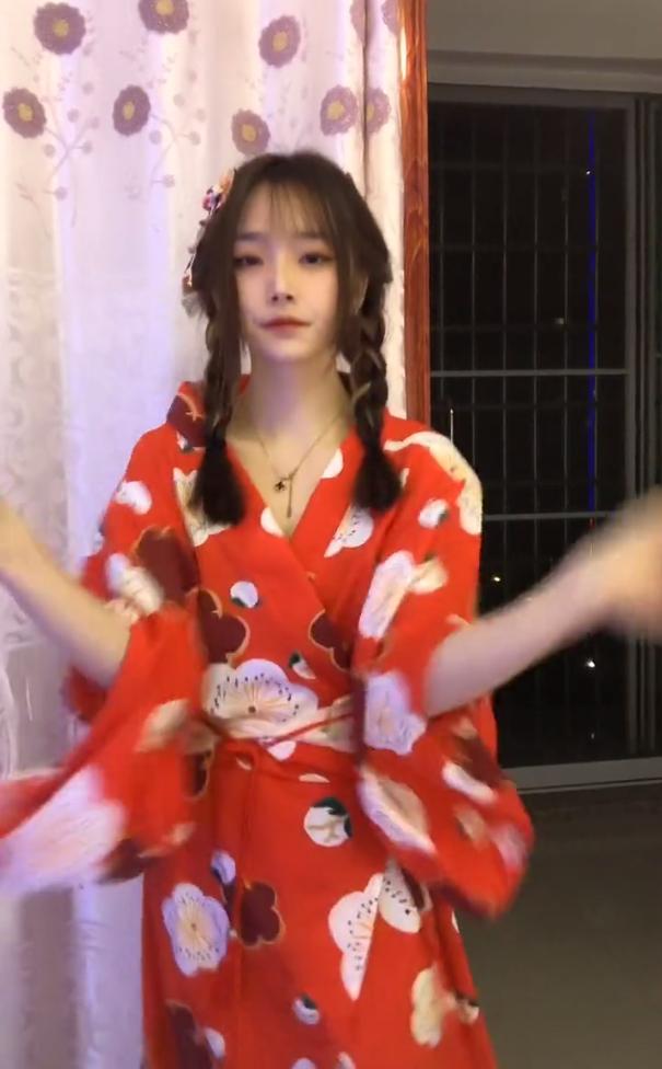 Cao Fen, the Queen of Flower Hands, is here, and the 4AM deer is crying. I will never laugh at ...