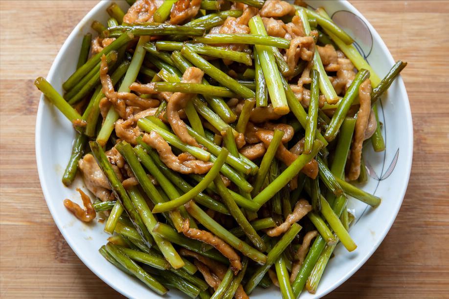 Stir-fried garlic moss, can not be cut and fried directly, add 1 more ...