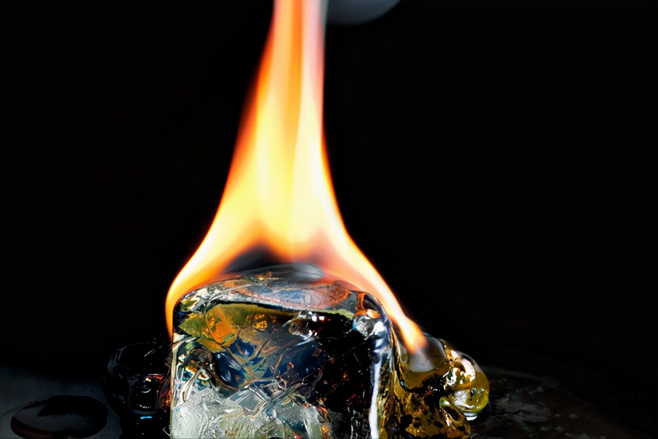 100 liters of combustible ice can make a car run 50,000 kilometers ...