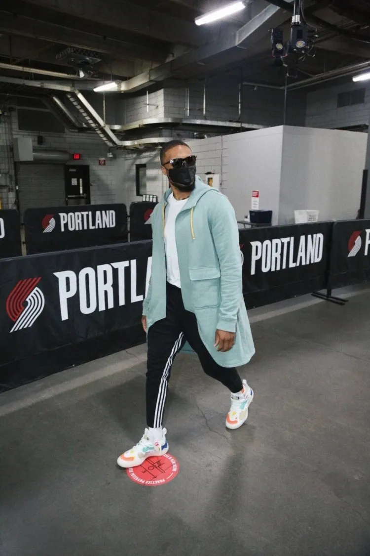 25 7 17! Harden with hurt, Griffin this scene is moving - iNEWS