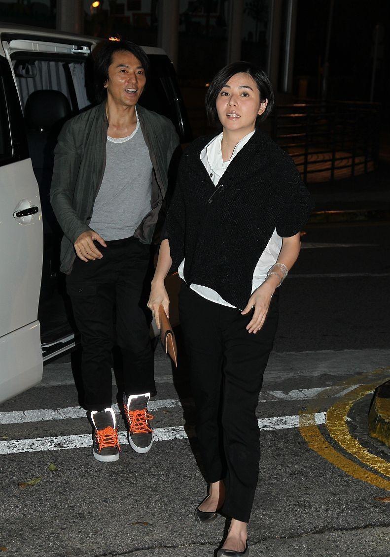 Although Ekin Cheng is old, he still fits in the same frame as his 6 ...