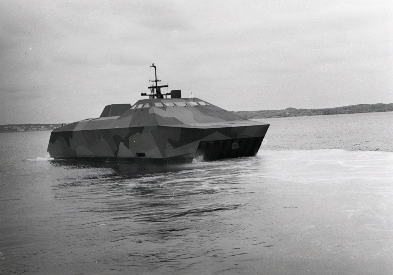 The Swedish stealth ship Smig, the technical predecessor of the Visby ...