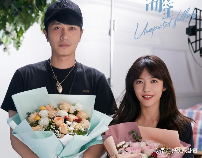 The filming of Peng Guanying and Cai Wenjing's new drama is finished!Take a photo with your face ...