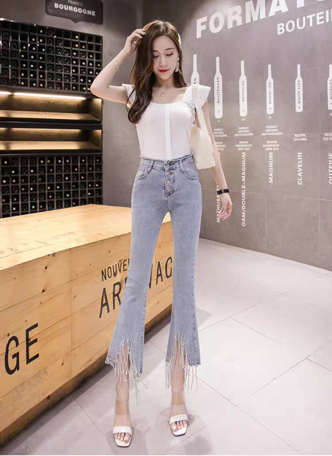 Don't be afraid of bad leg shapes. Wear flared pants to make your legs ...