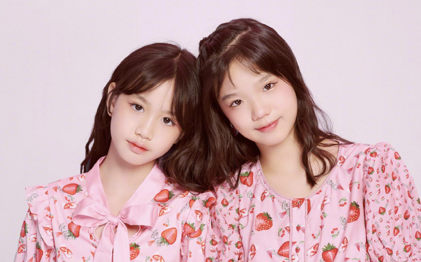 Zhong Liti took a photo with her daughter, the sisters are becoming ...