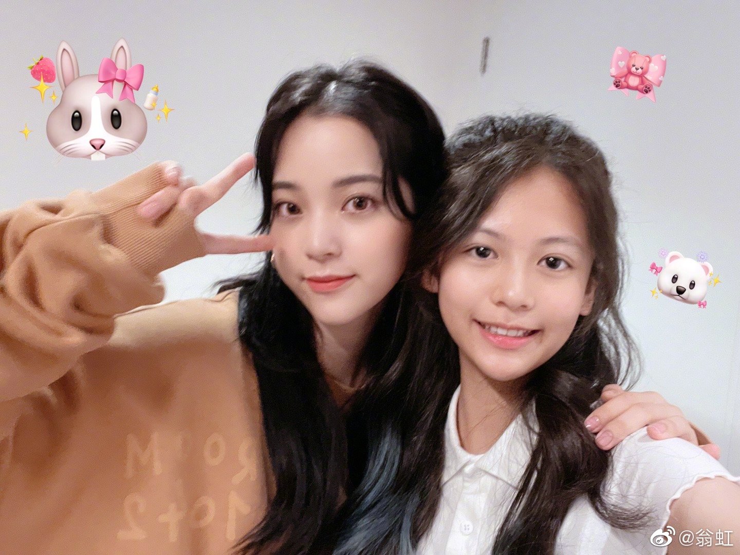 The three of Weng Hong's family made their first appearance in a gang ...