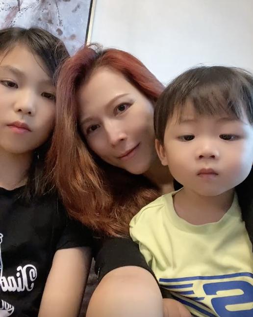 Cai Shaofen's tricky son is addicted, and another funny video is shot, the fish ball turns black ...