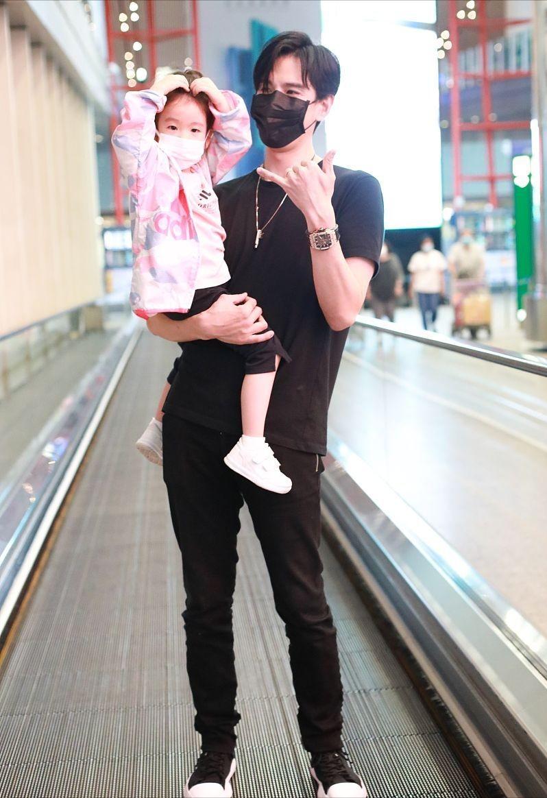 Jing Chao, who has married his 6-year-old wife, still maintains his ...