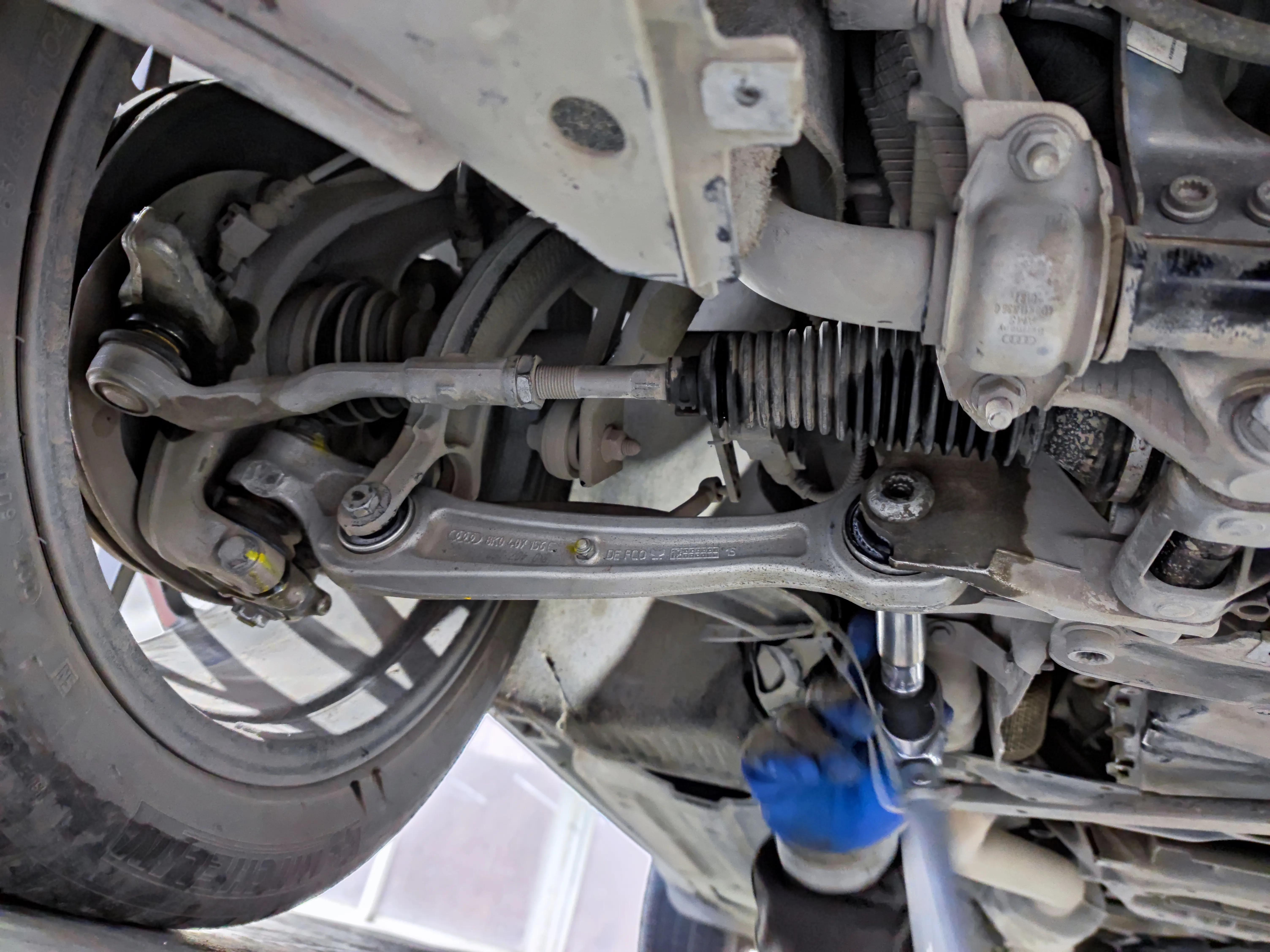 Porsche macan can still replace the lower arm rubber sleeve separately ...