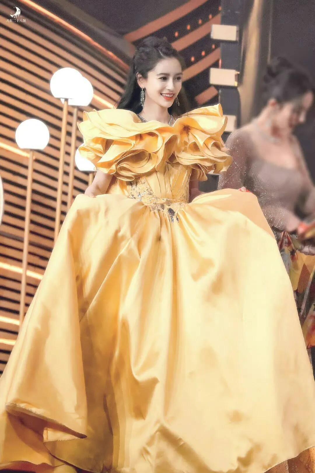 Angelababy, the beautiful mermaid princess - iNEWS