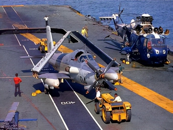 The aircraft carrier tractor is not unique to India!The United States ...