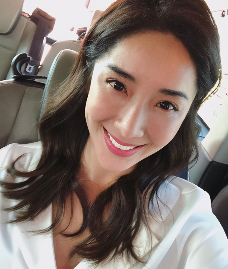 Sui Tang stepped on the bottom line and pushed her short hair 5cm under ...