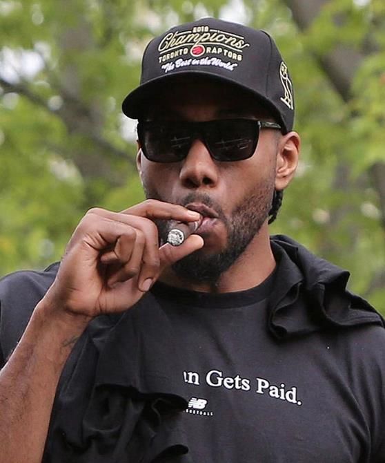 NBA superstar smoking cigar photo: Jordan domineering side leakage ...