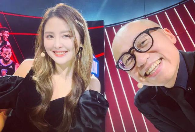 Wang Meng's work photo! Xiao Nan wears a strapless dress and is as beautiful as a fairy, and his ...